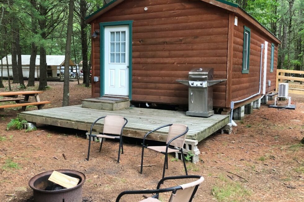 Cabins - Grace Outside